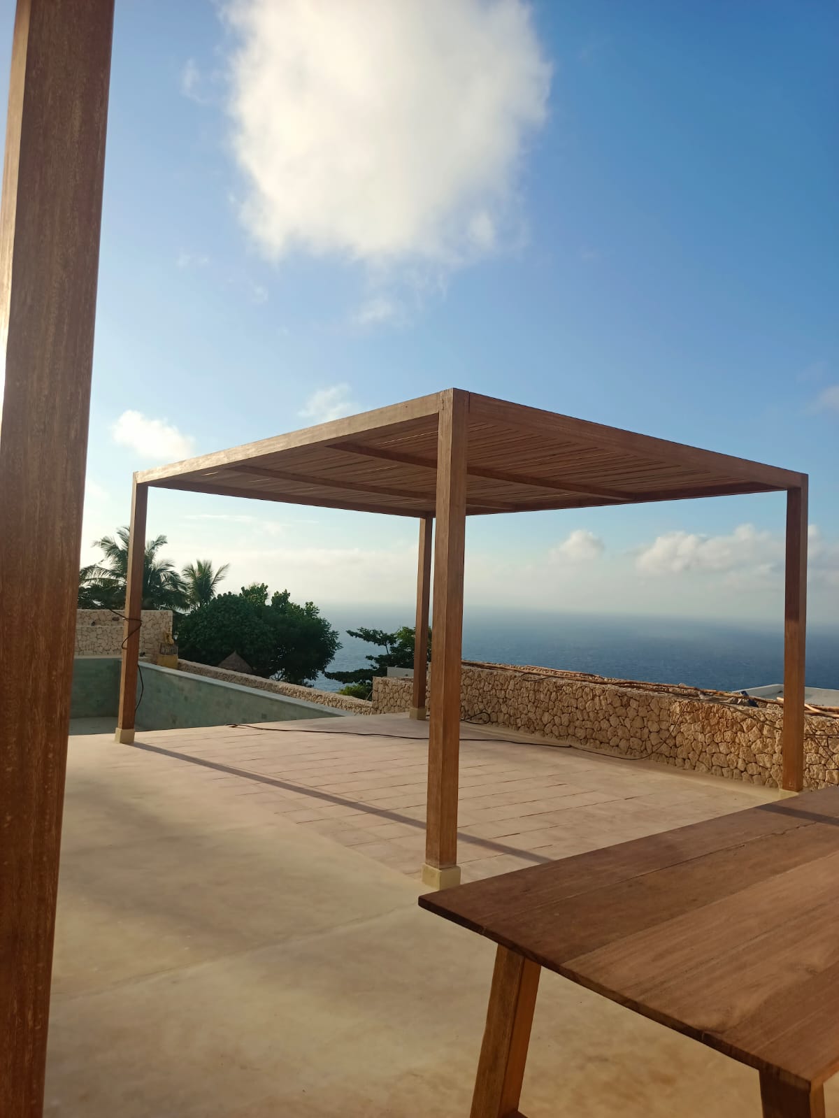 Installation Peragolas kayu bengkarai dan kayu galam di Bali - CV ...
