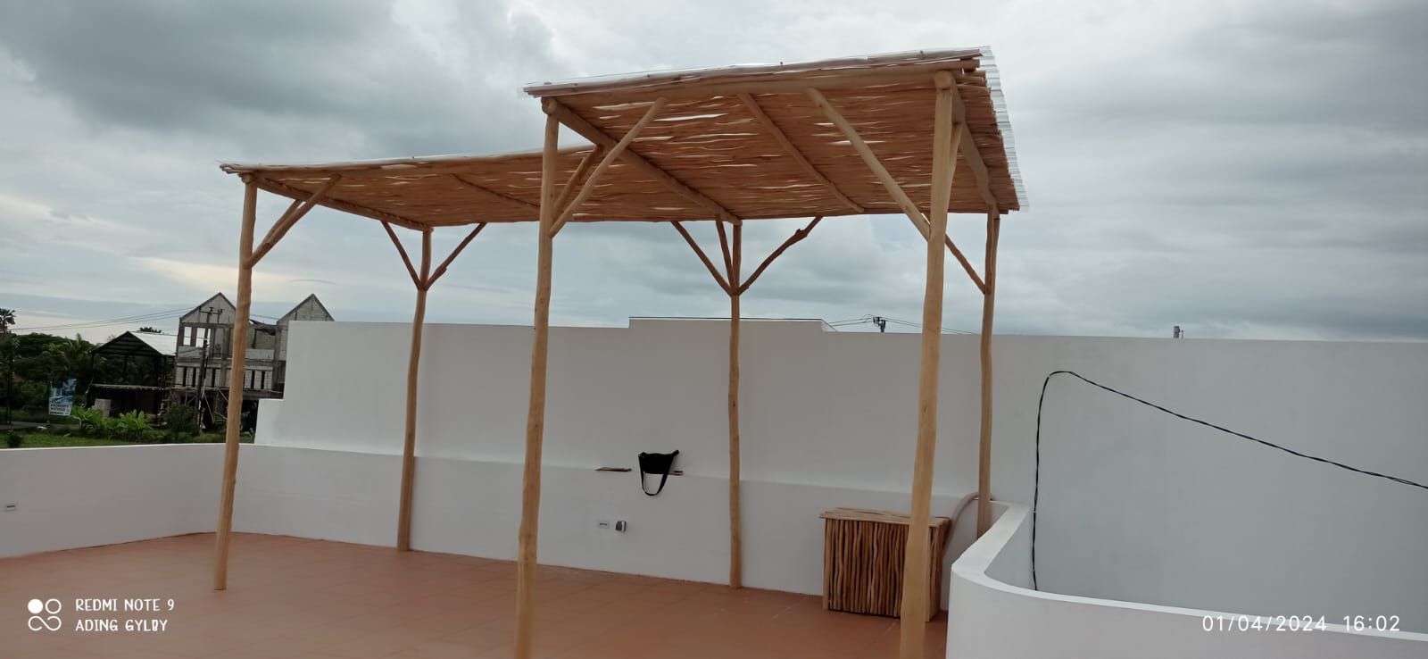 Pengerjaan Pergola Kayu Galam